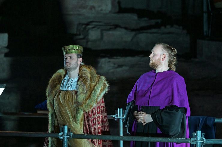 „Sieben Farben Macht“ zeigt im Alten Dom Mainzer Geschichte