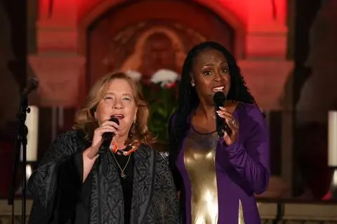 Kathy Kelly und Rose Watson bringen die Ringkirche zum Beben
