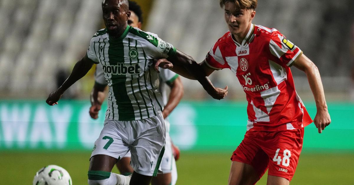Mainz 05: Der 17-jährige Kacper Potulski gibt ein beeindruckendes Profi ...