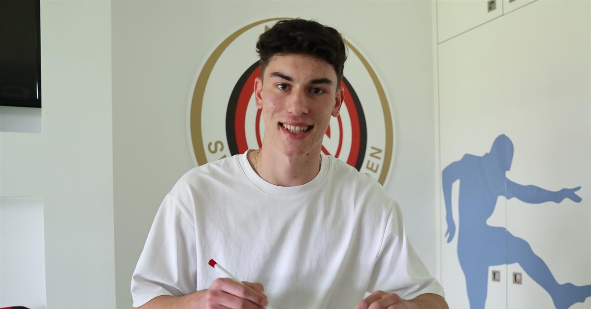 SV Wehen Wiesbaden stattet Noah Brdar mit Profivertrag aus