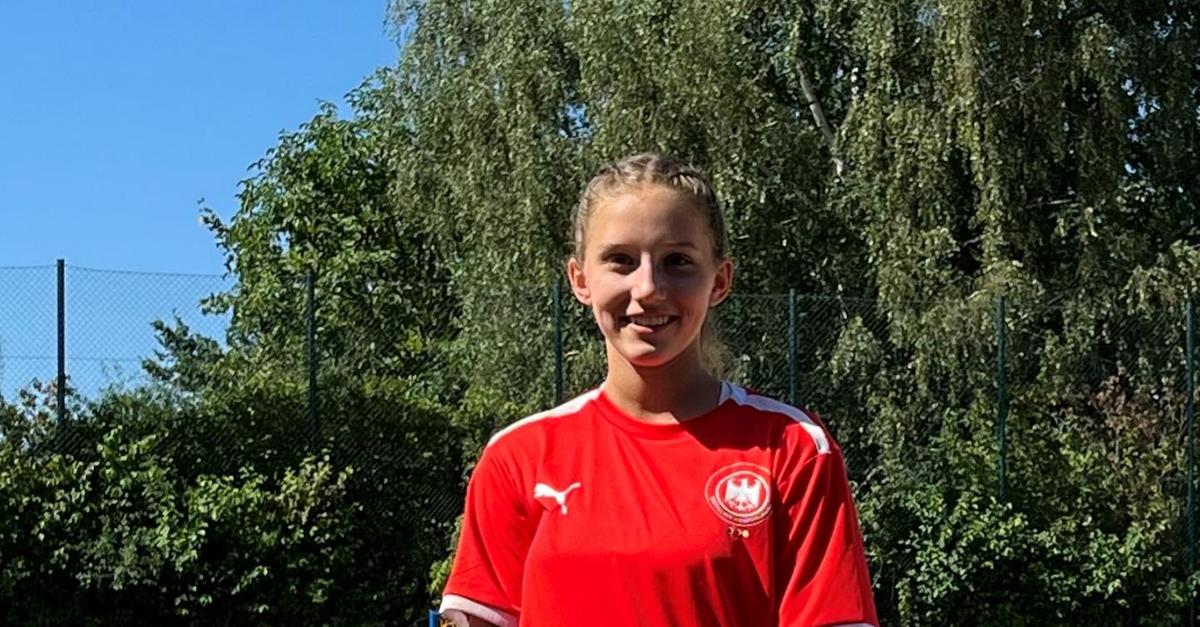 Emma Althaus aus Wiesbaden im Beachhandball auf Wolke sieben